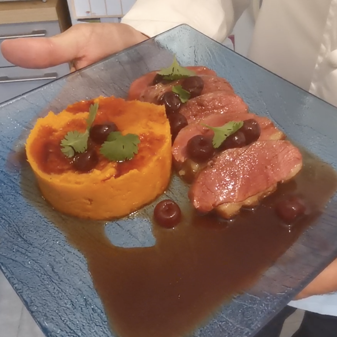 Magret de France | Magret de canard aux griottines et purée de patate ...